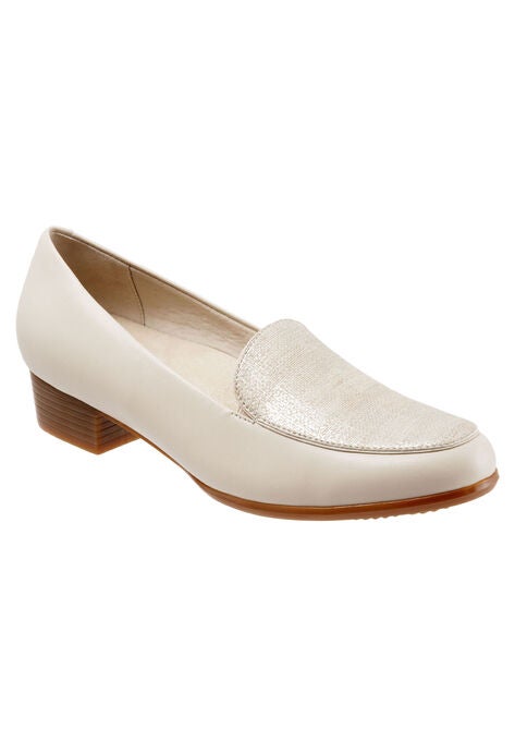 Monarch Flats by Trotters® | Woman Within